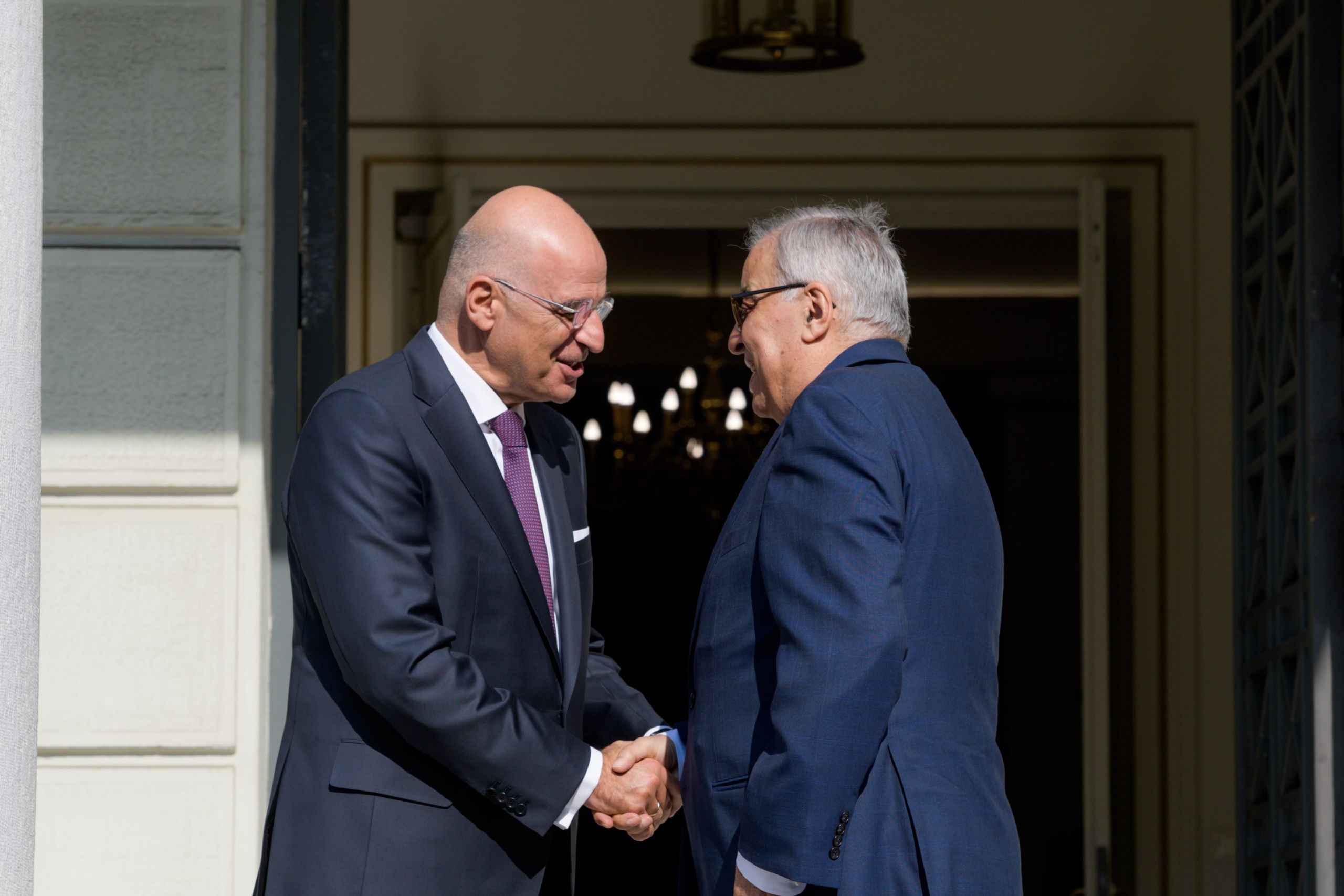 Δένδιας: Η συμφωνία μεταξύ του Λιβάνου με το Ισραήλ δημιουργεί ένα ...