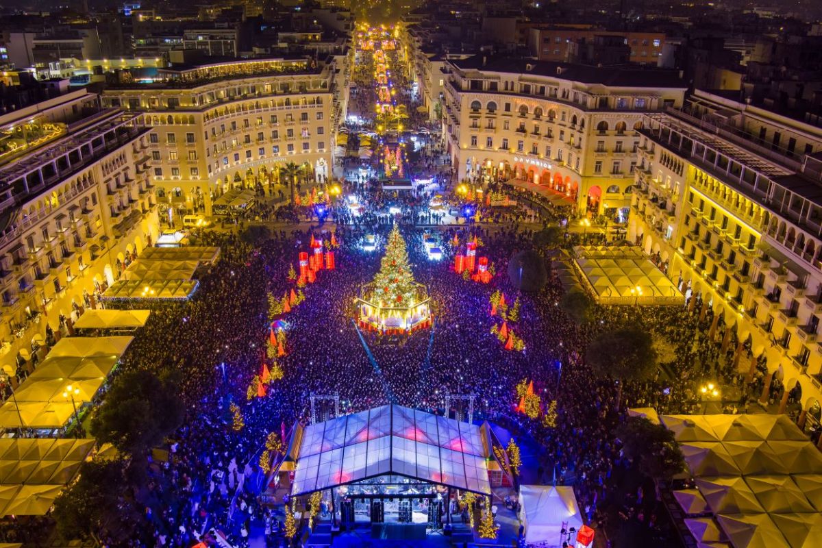 Χριστούγεννα 2022 - Θεσσαλονίκη: Άναψε το χριστουγεννιάτικο δέντρο στην ...