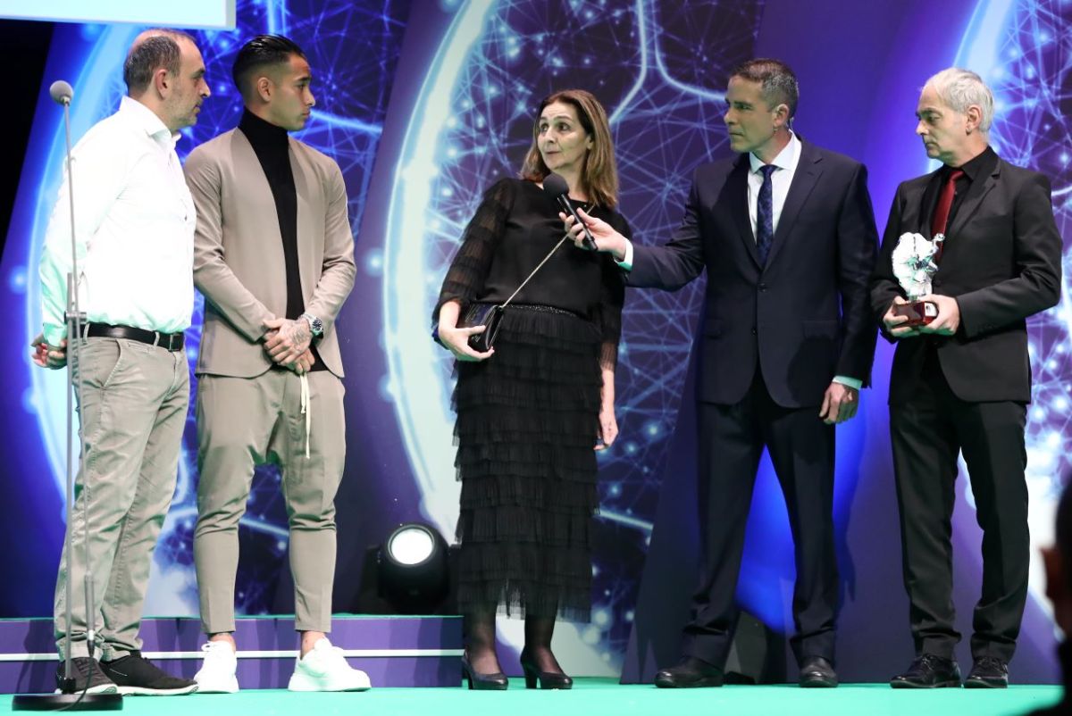 Βραβεία ΠΣΑΠ: Ο Αραούχο επέστρεψε το βραβείο «Fair Play» στους γονείς ...