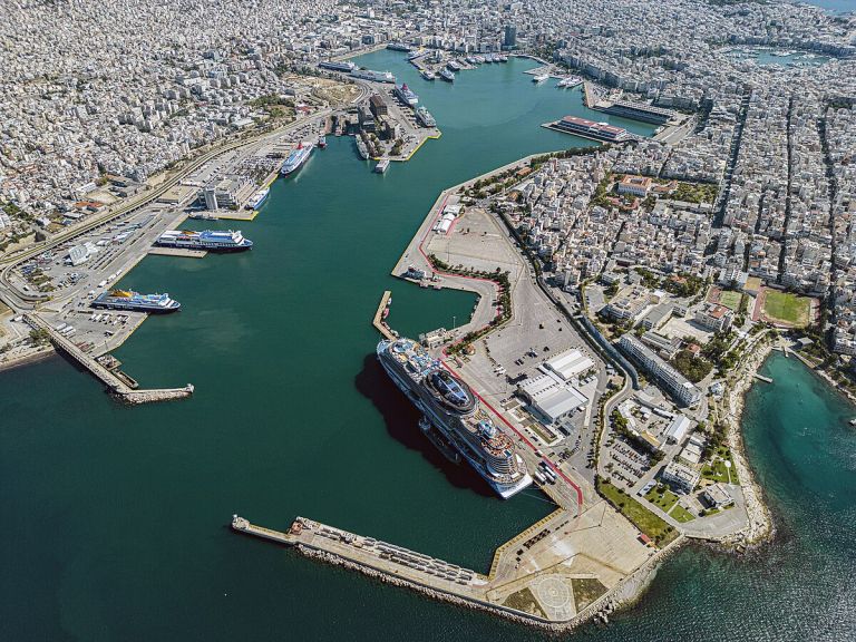 Πώς επηρεάζει το λιμάνι του Πειραιά η κρίση στην Ερυθρά Θάλασσα ...