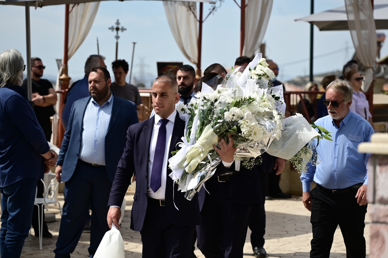 Θρήνος και οργή στην κηδεία της 28χρονης Κυριακής - Με νυφικό και σε ...
