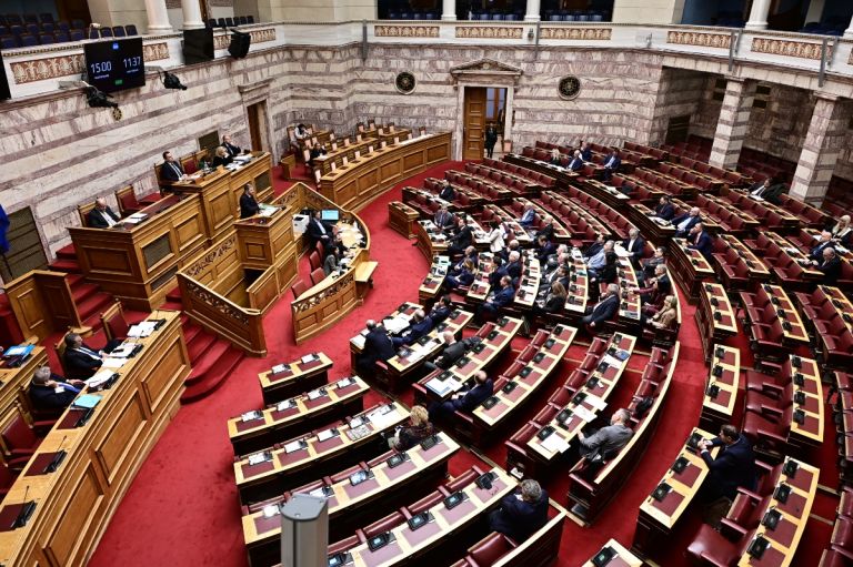 Ψηφίστηκε το νομοσχέδιο για την ισότητα των δύο φύλων στην αγορά ...