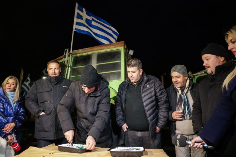 Αγρότες: Πρωτοχρονιά με τα τρακτέρ στα μπλόκα - Αντίστροφη μέτρηση για ...