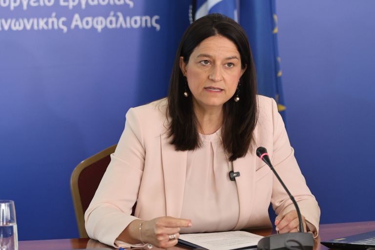 Κεραμέως για την επίθεση σε κατάστημα ΕΦΚΑ: Η σκέψη μας βρίσκεται με ...