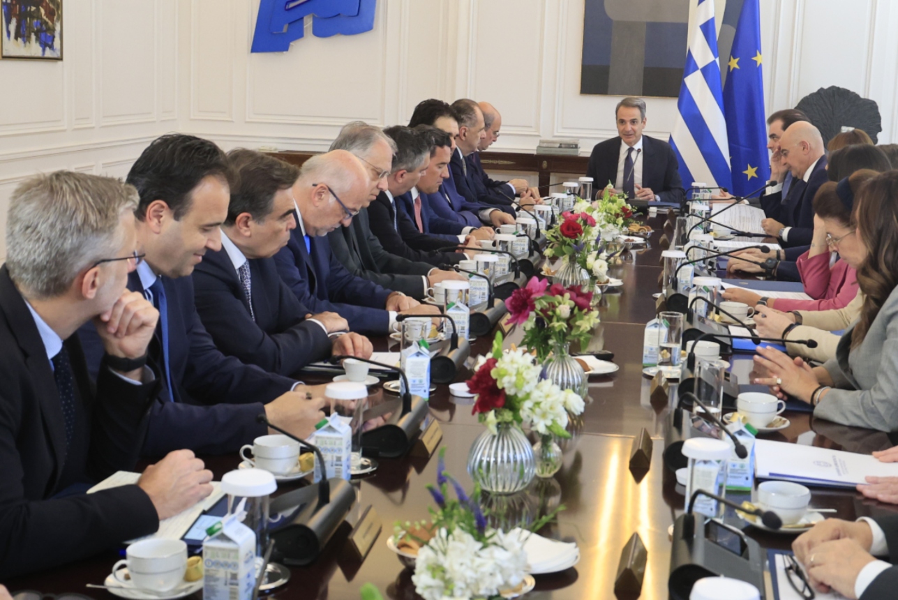 Μητσοτάκης: Τέλος στην «κουκούλα» του Διαδικτύου – Ελευθερία λόγου με ...