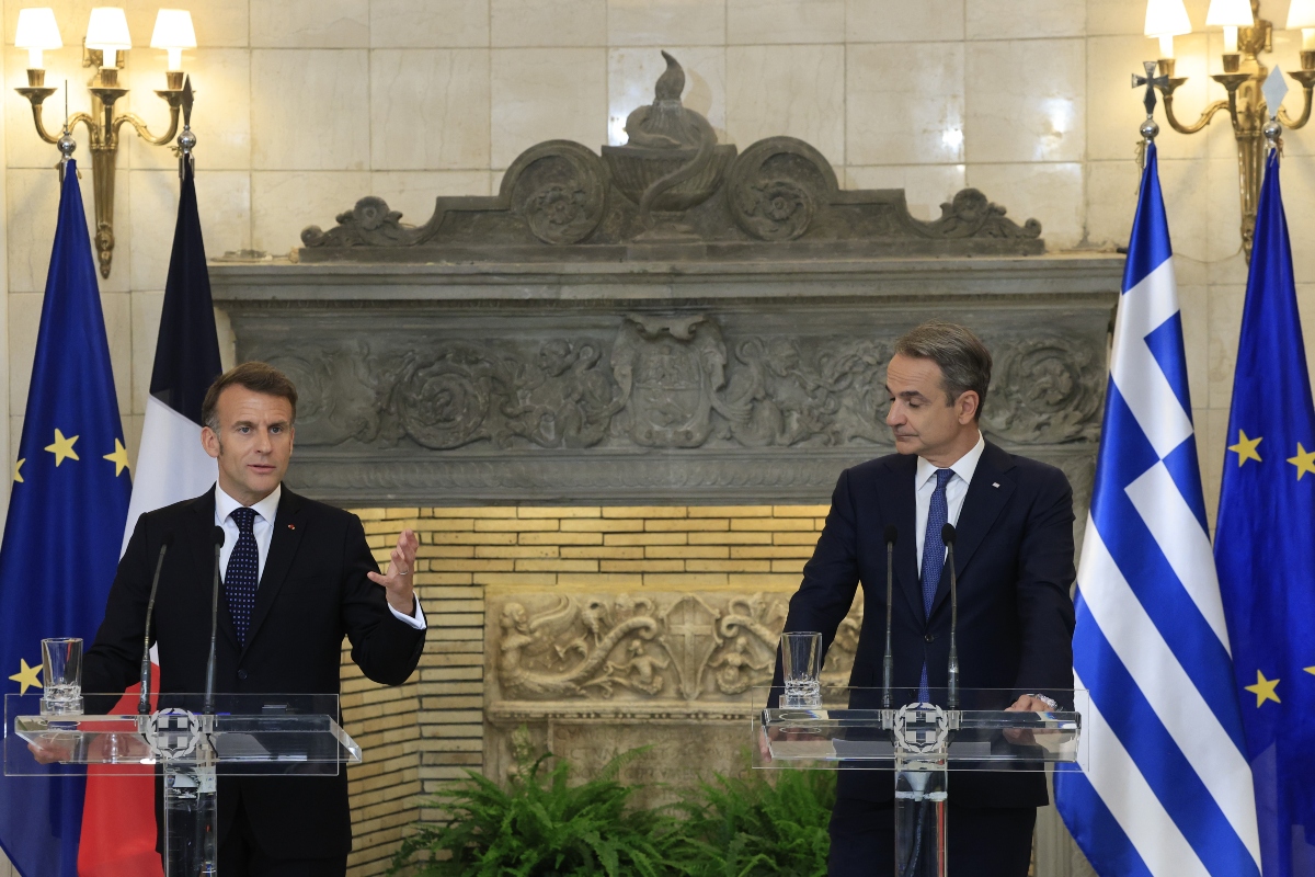 Μακρόν - Μητσοτάκης: Αδιαπραγμάτευτη η αμοιβαία συνδρομή, «μπετόν αρμέ ...